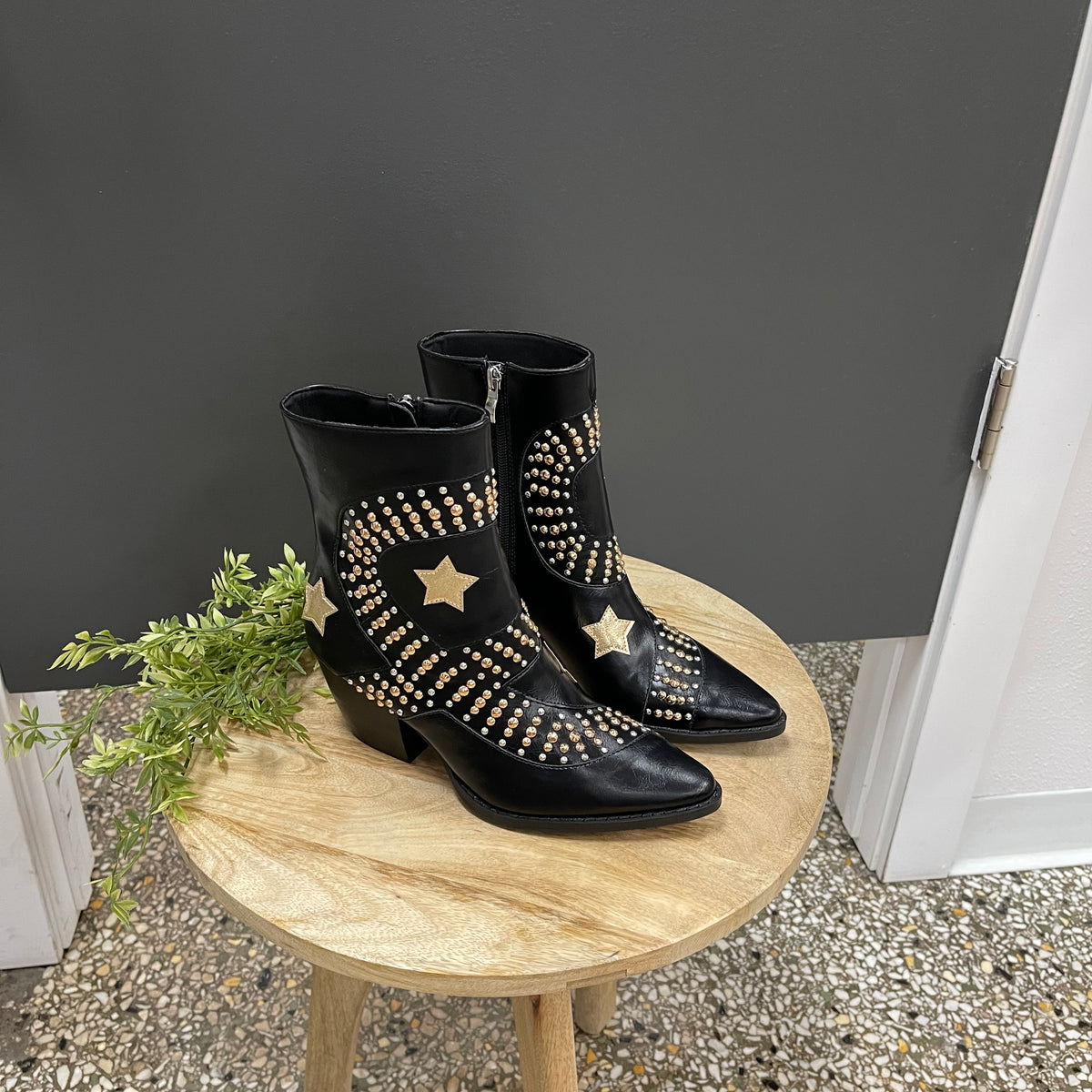 Beast Black Arisa Star Boots – The Silo Boutique